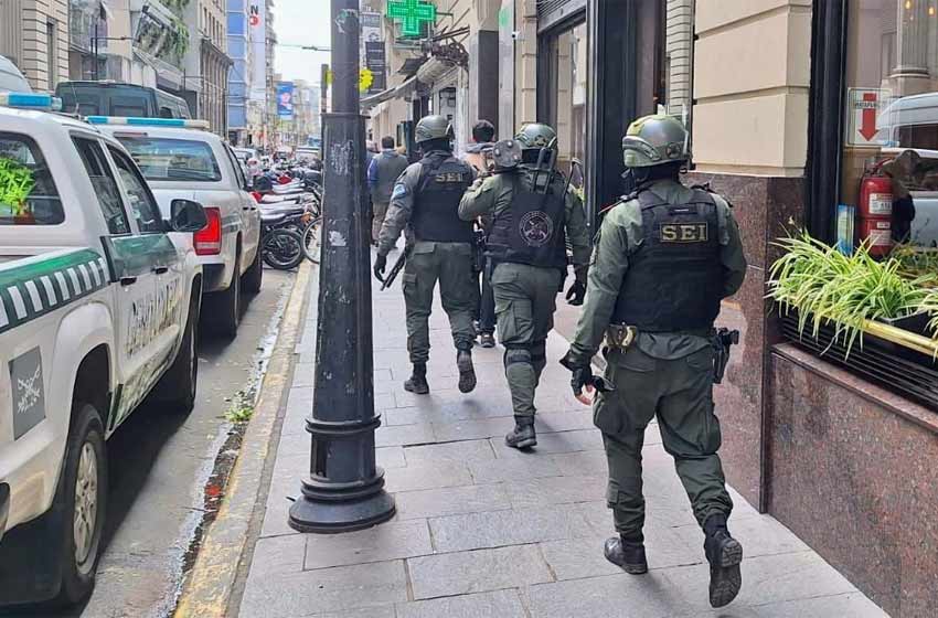Allanamiento en pleno centro de Rosario: intervinieron una financiera y buscan a un empresario ...