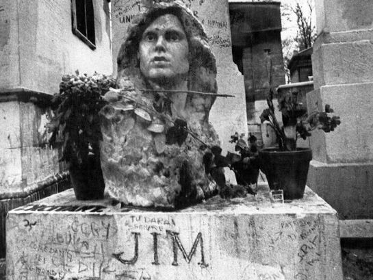 Encontraron en París el busto de Jim Morrison robado hace 37 años en el cementerio Père Lachaise ...