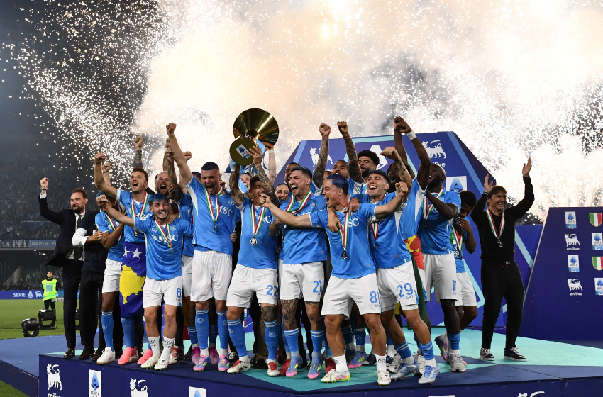Napoli se consagró campeón de Italia con Maradona como bandera – Rosario Nuestro